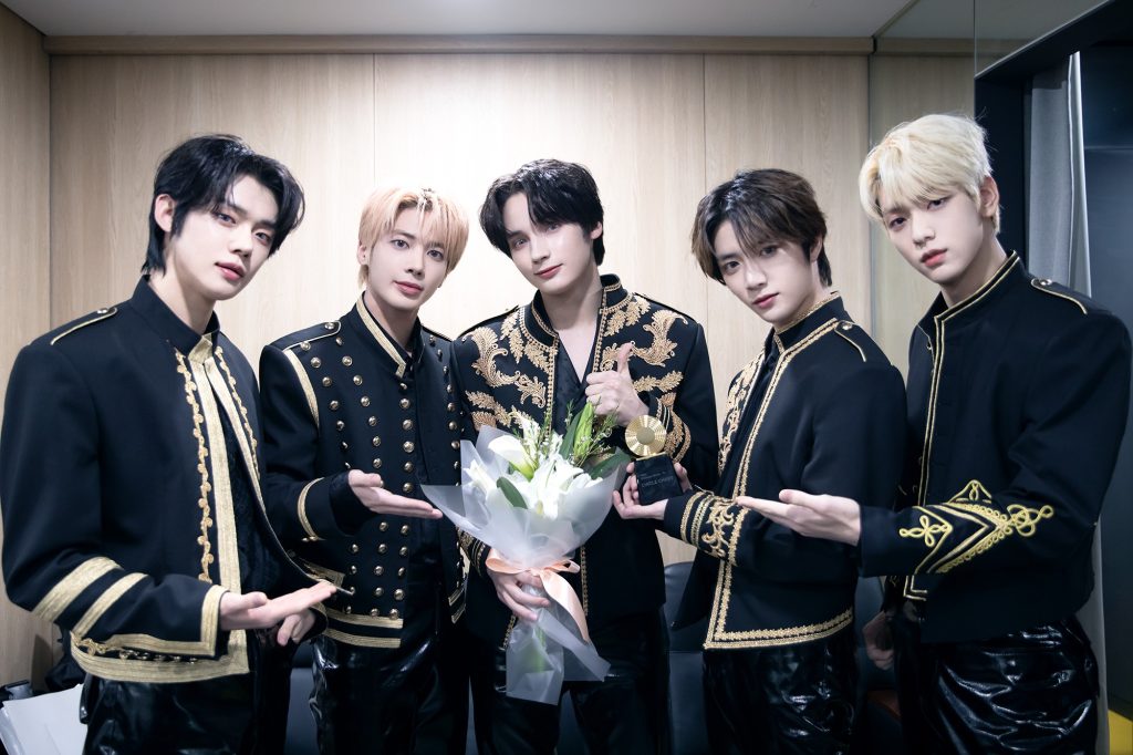 TOMORROW X TOGETHERが「ワールド韓流スター賞」を受賞＜CIRCLE CHART MUSIC AWARDS 2022＞ | WWSチャンネル